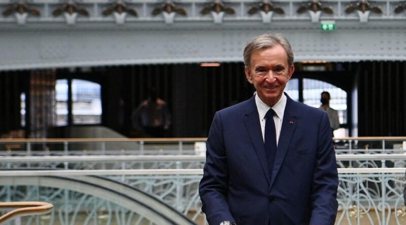 El francés Bernard Arnault, dueño de Luis Vuitton, es el hombre más ...